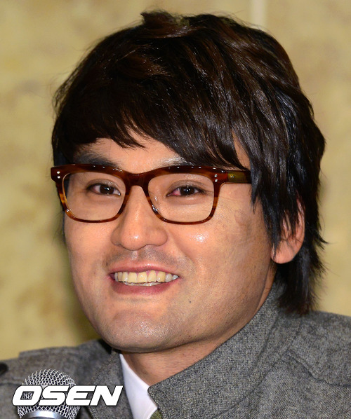 [사진]'꿈나무 야구장학생들 바라보며 흐뭇한 미소짓는 박찬호'