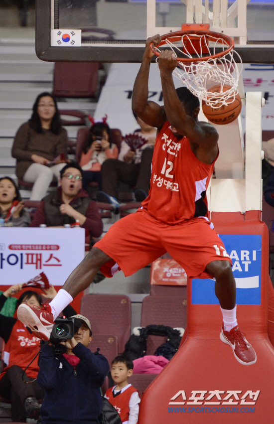 KGC, 3쿼터 연속 3점포로 KCC 침몰