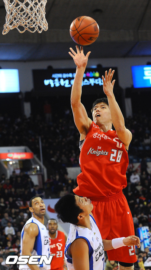 SK, 김효범-알렉산더 내주고 KCC 심스 영입