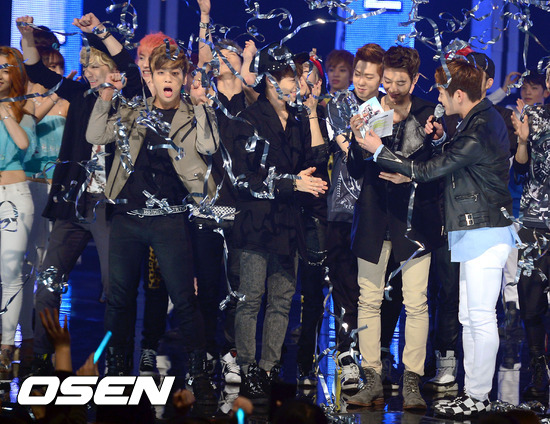 [사진]엠카 1위 샤이니,'아이 신나!'