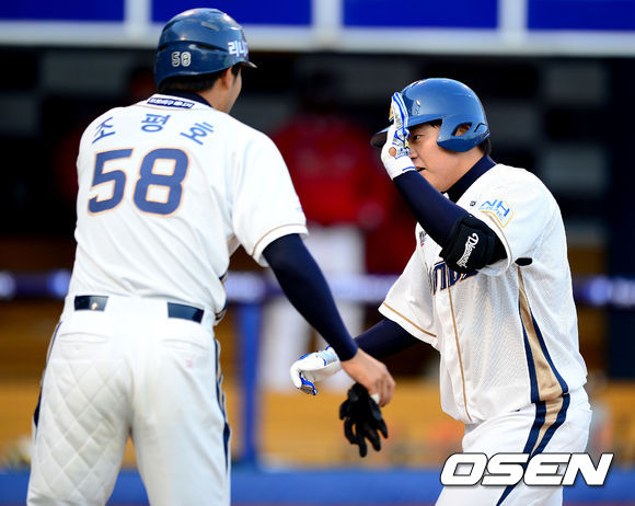 [사진]권희동, '마산구장 첫 홈런 주인공'