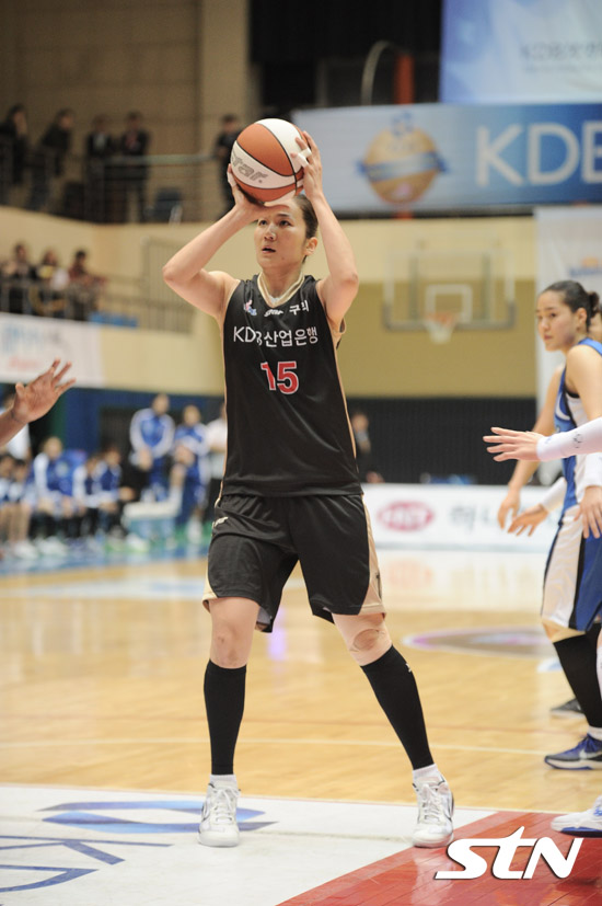 'FA 최대어' 신정자, KDB생명 잔류