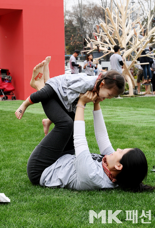 신발 없는 하루, 더러워지는 발로 만드는 기부!