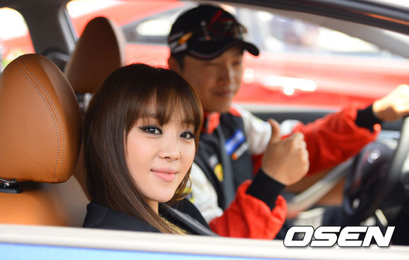 [사진]브아걸 나르샤,'(안)재모오빠 함께 주행해요'