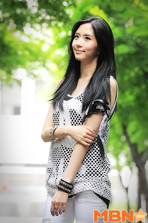 [MBN포토] 투아이즈 이향숙, '완벽한 v라인 뽐내는 인형외모'