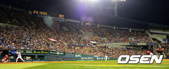 [사진]600만 관중 돌파 프로야구,'잠실구장 가득 메운 응원 열기'