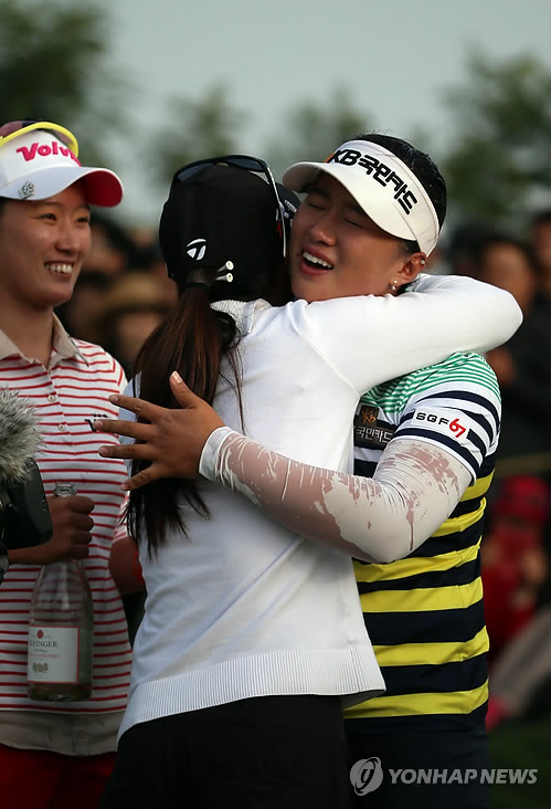 축하 받는 양희영