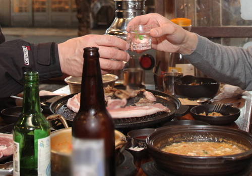 1인당 연간 주류 소비량, 소주로 환산하니 '123.6병'