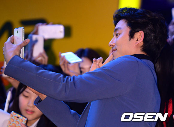 [사진]공유,'팬들과 셀카 찰칵'