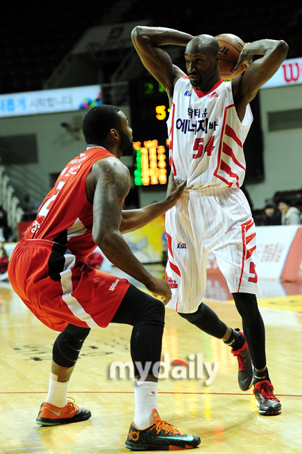 '4Q 역전극' 오리온스, KGC 3연승 저지..빅딜 이후 첫승