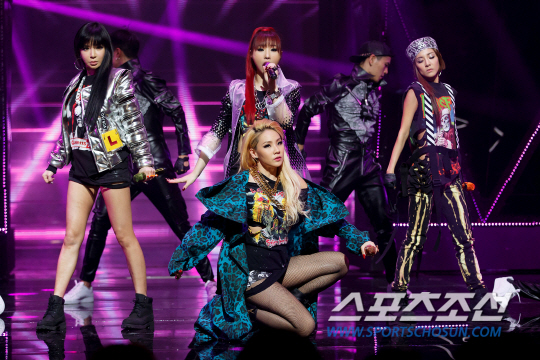 [포토] 컴백 2NE1, 무대 압도하는 카리스마
