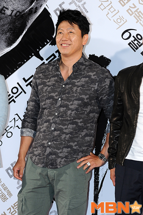 김수로 '장동건 응원 차 극장 나들이' [MBN포토]