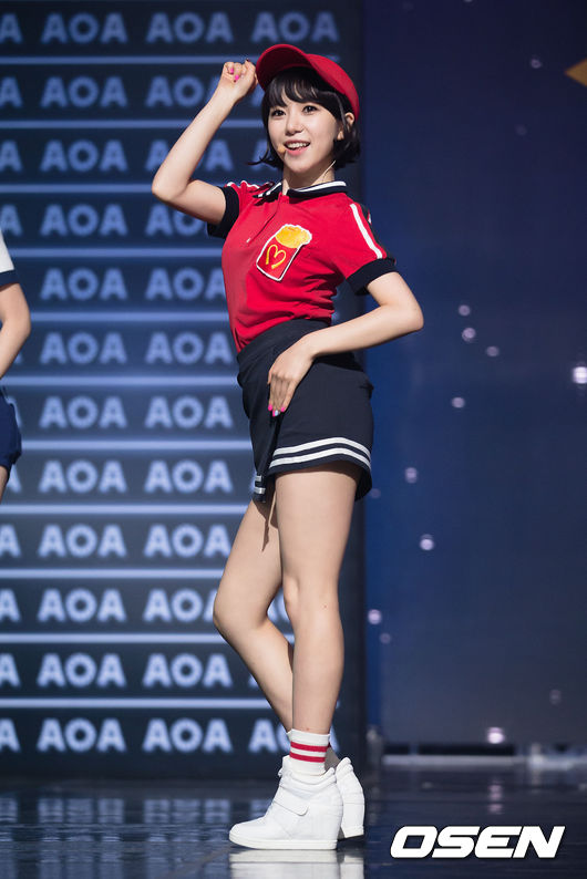 [사진]알바소녀 변신한 AOA 민아,'상큼한 댄스'