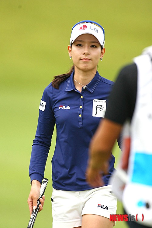 [KLPGA]'미녀 골퍼' 김자영, YTN·볼빅 오픈 1R 공동 선두