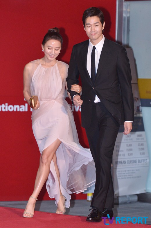 [T포토] 김희애 '매끈 각선미+촉촉 물광피부, 아름다운 40대'(19th BIFF)