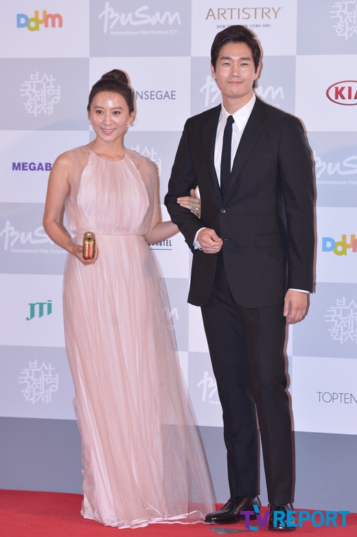 [T포토] 김희애 '매끈 각선미+촉촉 물광피부, 아름다운 40대'(19th BIFF)