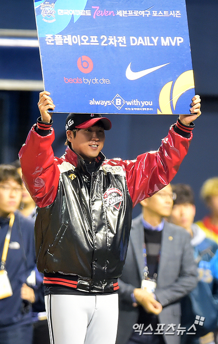 우규민 '준PO2차전 MVP'[포토]