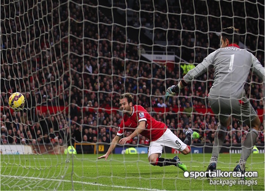 [EPL 16R] '복수 성공' 맨유, 리버풀에 3-0 완승..6연승 질주