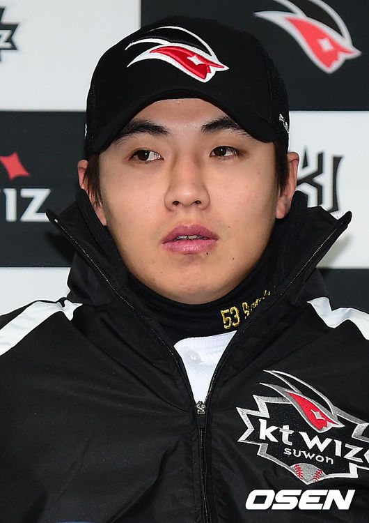 [사진]이대형 Kt 여성팬을 담당합니다