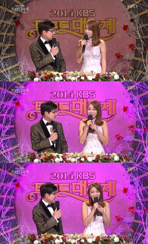 [KBS 트로트대축제] 홍진영 "올해 큰 수확? MC 자리에 서있는 것"