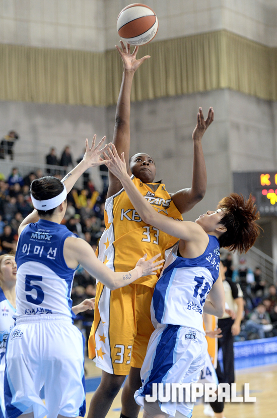 [주간 MVP] KB 6연승의 주역 스트릭렌·홍아란