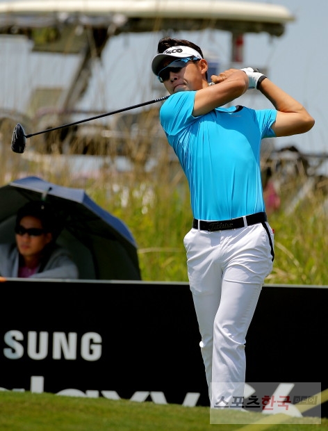 [KPGA]'3년 기다린' 최진호, SK오픈 우승..통산 4승