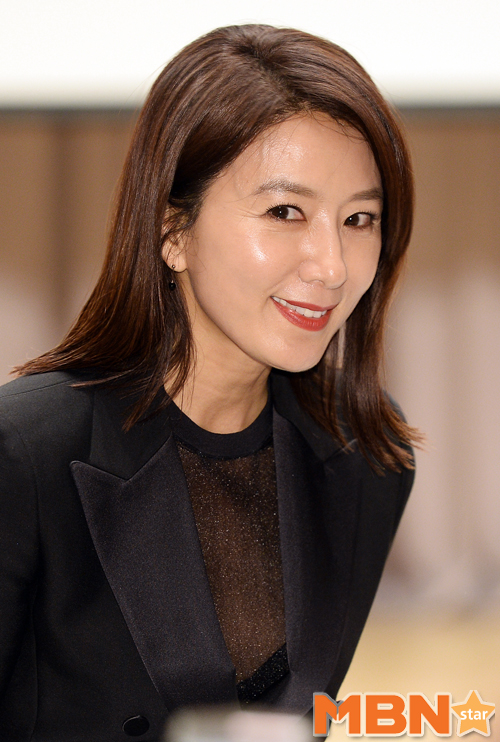 김희애 '파격적인 시스루 의상' [MBN포토]