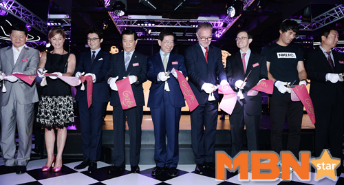 '그레뱅 뮤지엄 개관 기념 테이프 커팅 갖어' [MBN포토]