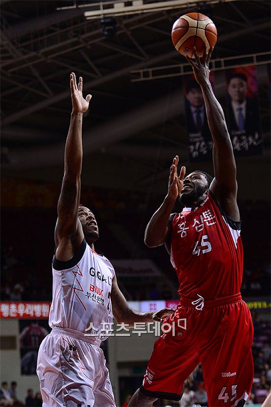 '리틀 결승골' KGC, 홈 개막전서 KT에 극적인 승리