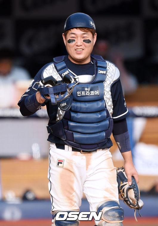 [PO5] '홈런 포함 2타점' 양의지, PO 5차전 MVP 선정