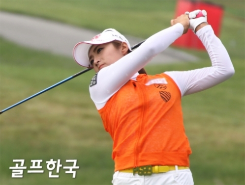 [JLPGA] 이보미, 3R 1타차 공동 2위..시즌 6승에 성큼