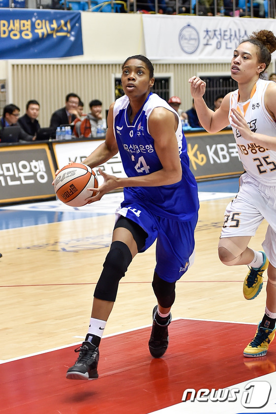 [WKBL] '비키바흐 17득점' KDB생명, KB 제물로 11연패 탈출