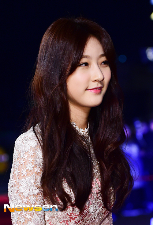[포토엔]김새론 '어둠 속에서도 환하게 빛나는 미모'(MBC 연예대상 2015)