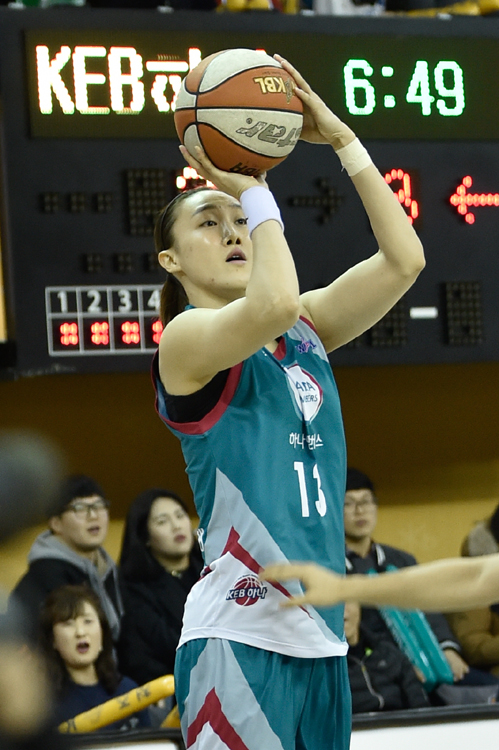 '김정은 300호 스틸' KEB하나은행, KB 넘고 공동2위