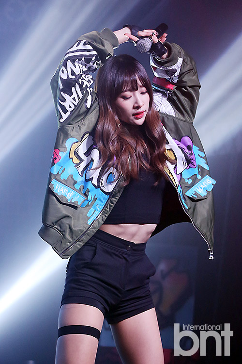 [bnt포토] EXID 하니, 순간적으로 드러난 복근