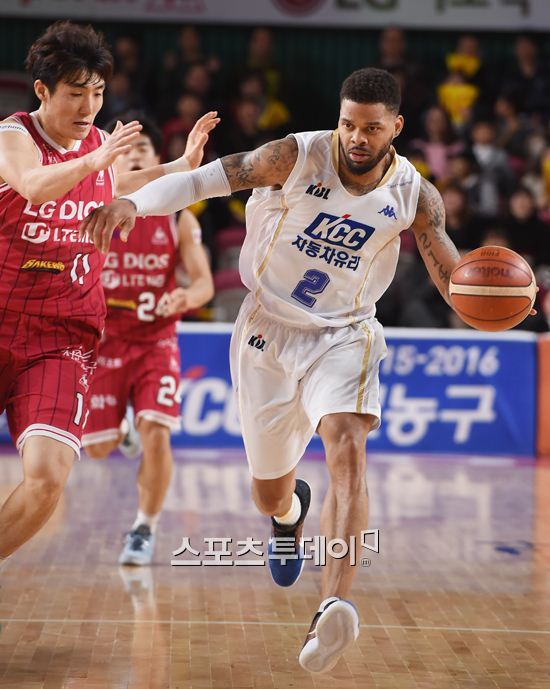 '에밋 39점' 전주KCC, 챔프전까지 단 1승 남았다