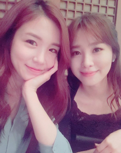 '한밤의 TV 연예' 종영 장예원, 박연경 아나운서와 다정한 사진 공개..'MBC VS SBS'