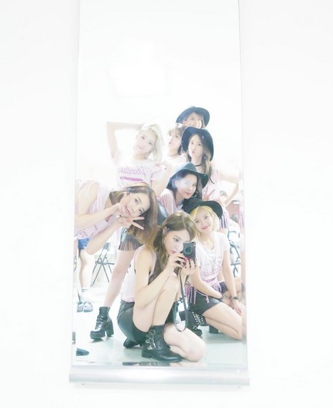 [ET-SNS] 티파니, 소녀시대 멤버들과 사랑스러운 다정샷 "Lovers"