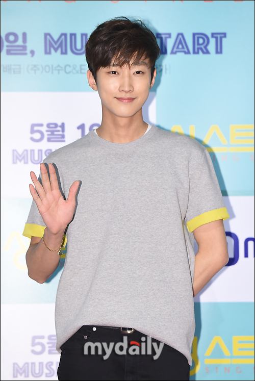 [MD포토] B1A4 진영, '여심 녹이는 순수 미소'