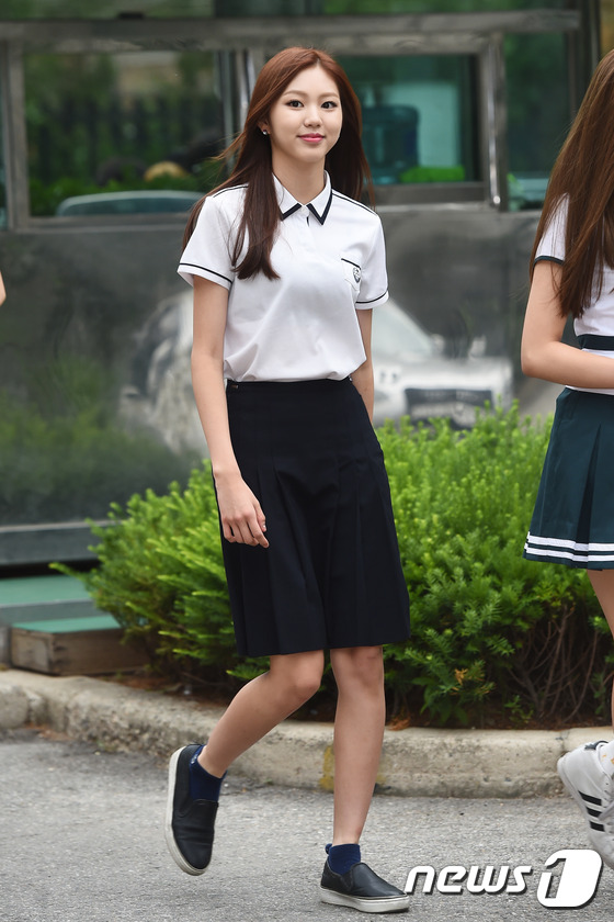 CLC 권은빈, 교복이 잘 어울리는 꽃미모