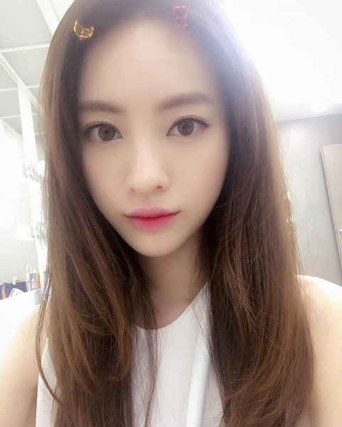 [ET-SNS] 양정원, 인형 같은 비현실적 비주얼 '남심흔들'