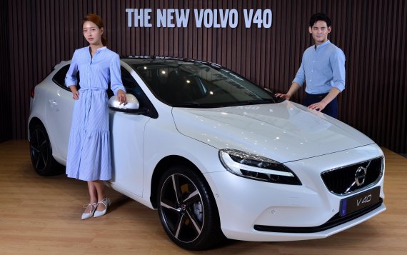 토르의 망치를 닮은 더뉴 V40