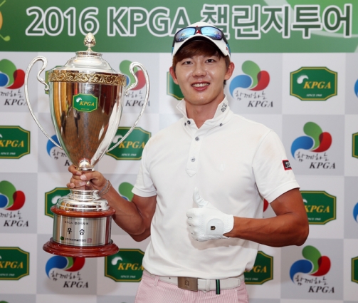 [KPGA]'먼 거리 버디 퍼트 쏙쏙쏙' 강상윤, 3년 만에 우승