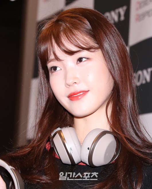 [화보]아이유 시선 강탈 인형같은 비주얼
