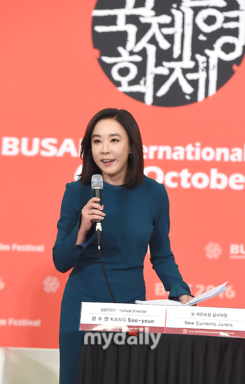 [MD포토] 강수연 'BIFF 16만여 관객들 찾아'