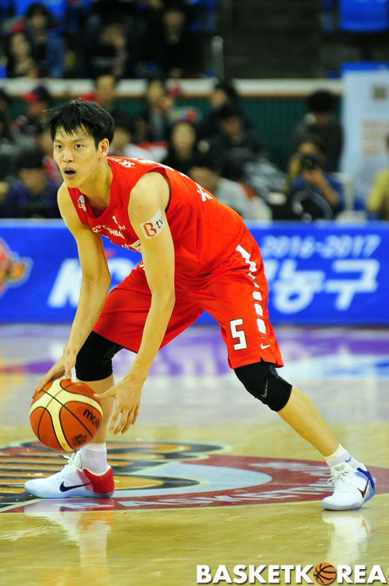 '선형-기훈 43점 합작' SK, KGC 꺾고 6연패 탈출!