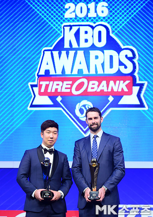 니퍼트-신재영 '2016 KBO리그 MVP와 신인상의 영예' [MK포토]