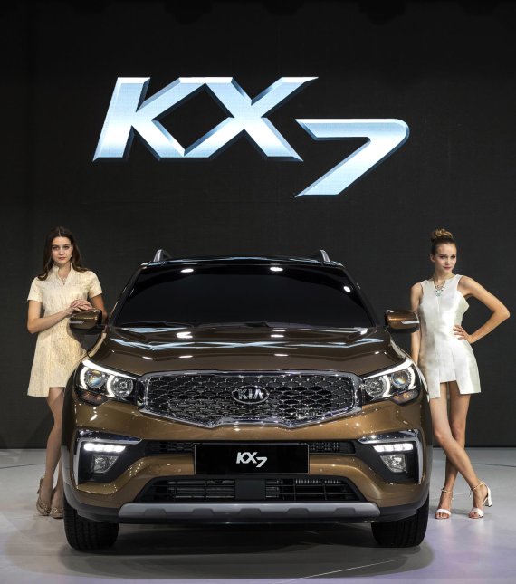 기아차, SUV 'KX7' 첫선.. 광저우 국제모터쇼서 공개