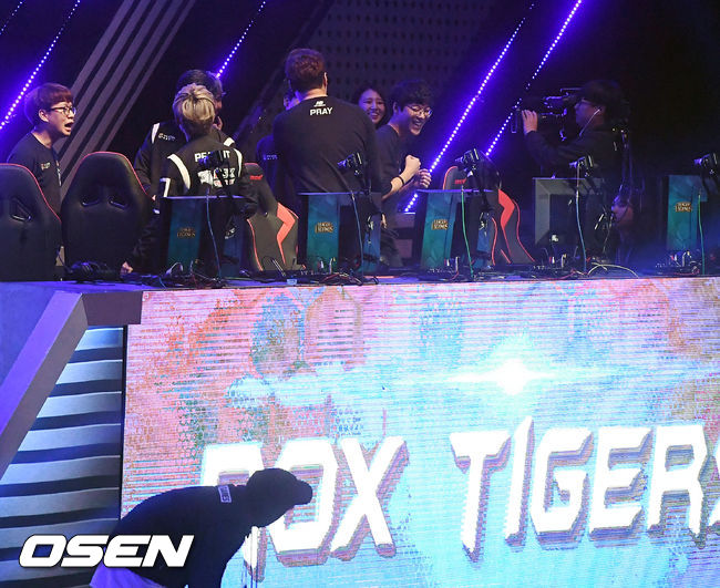 [사진]KeSPA컵 우승의 기쁨을 만끽하는 ROX 타이거즈