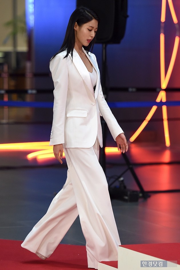 [HEI포토] AOA 설현, '조심스럽게 등장~' (SBS 연예대상)